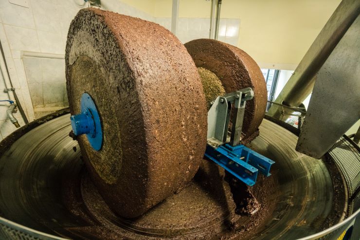 Frantoio oleario: le fasi del ciclo di lavorazione - Forestaforte